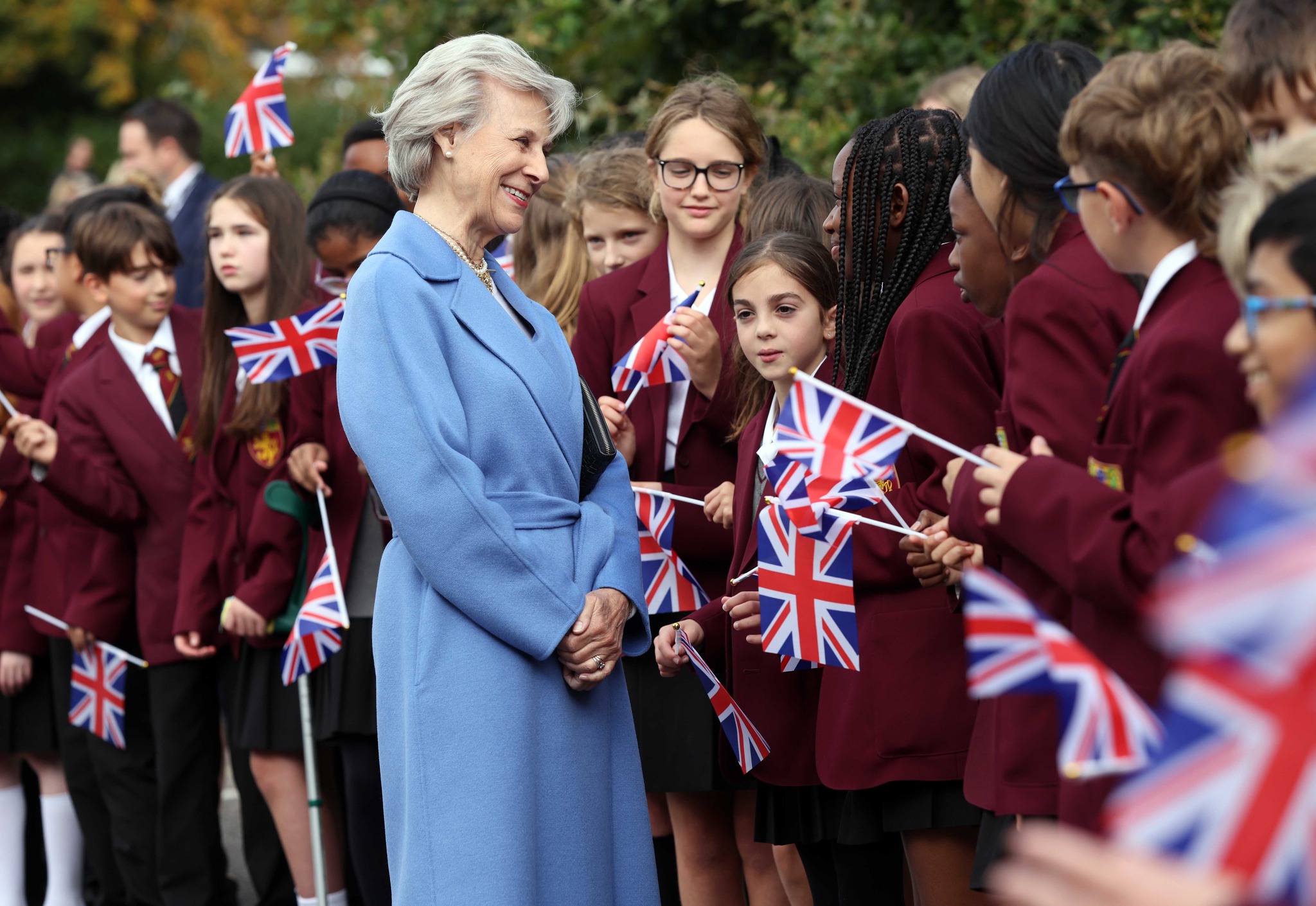 La duchesse de Gloucester présidente d’une école dans le Surrey depuis 50 ans – Noblesse & Royautés