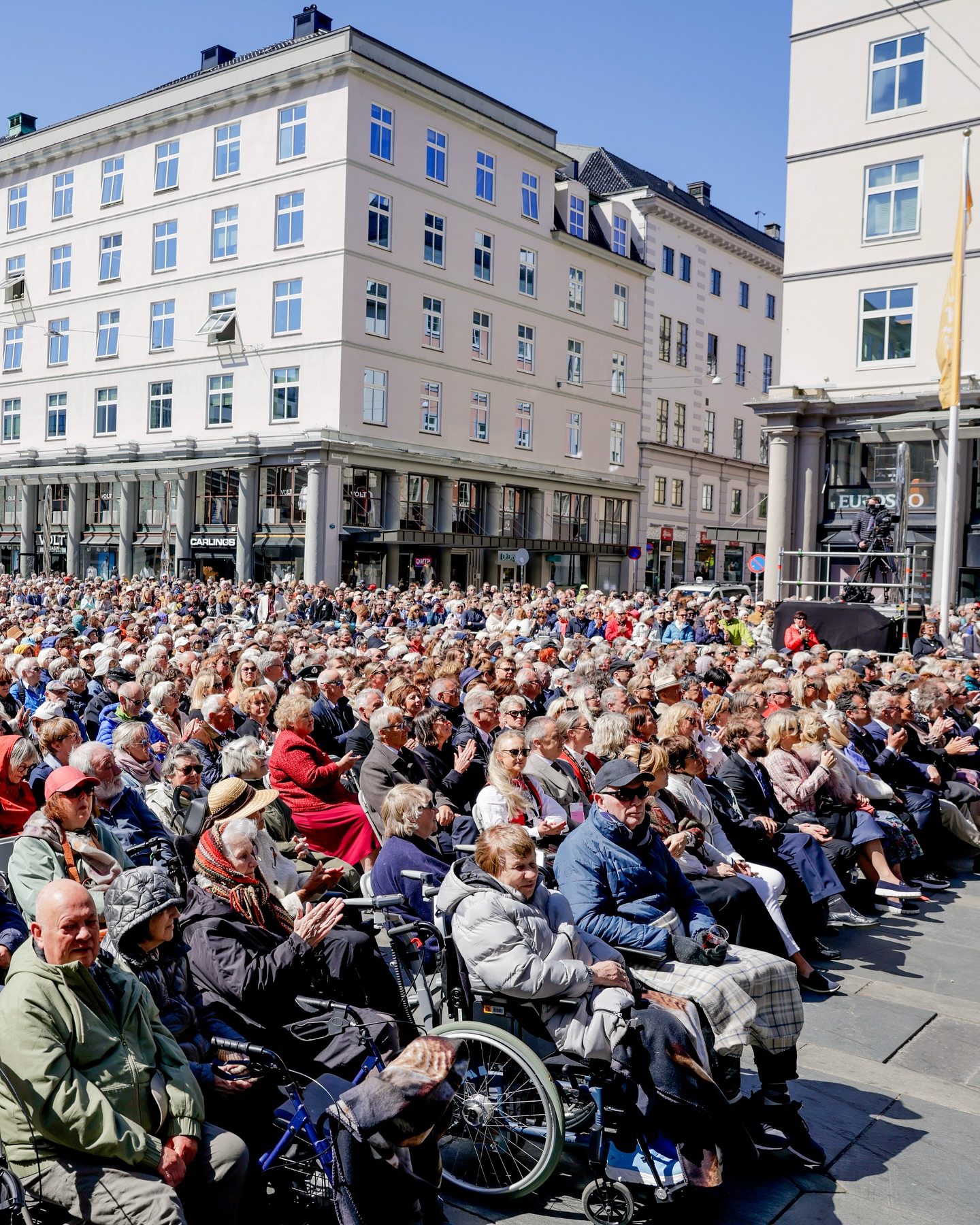 Sonja de Norvège inaugure le Festival de Bergen 2025 – Noblesse & Royautés