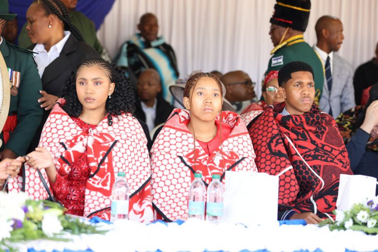 Défilé pour l’anniversaire du roi du Lesotho – Noblesse & Royautés