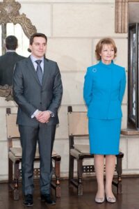 Margareta de Roumanie reçoit une délégation de l’université de Harvard ...