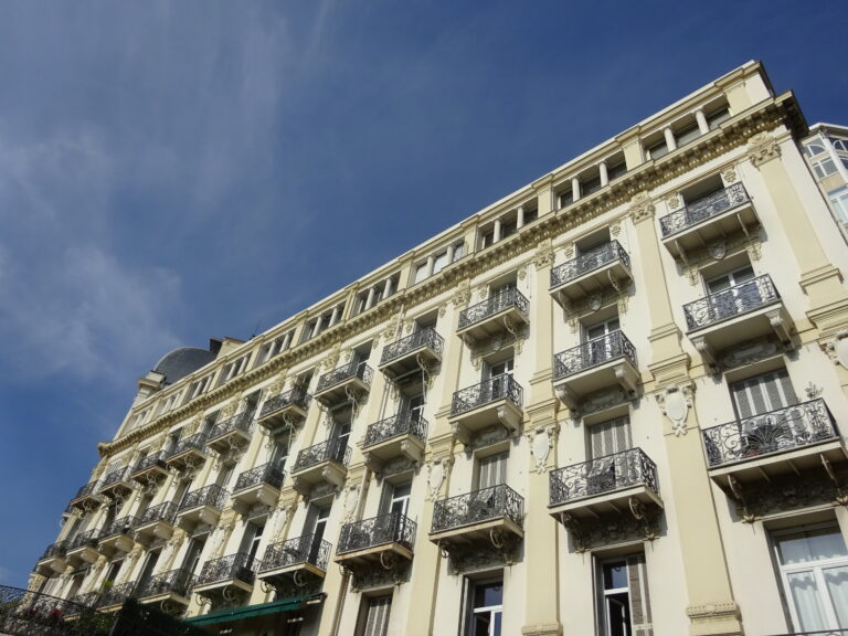 L’ancien Excelsior Regina Palace à Nice – Noblesse & Royautés