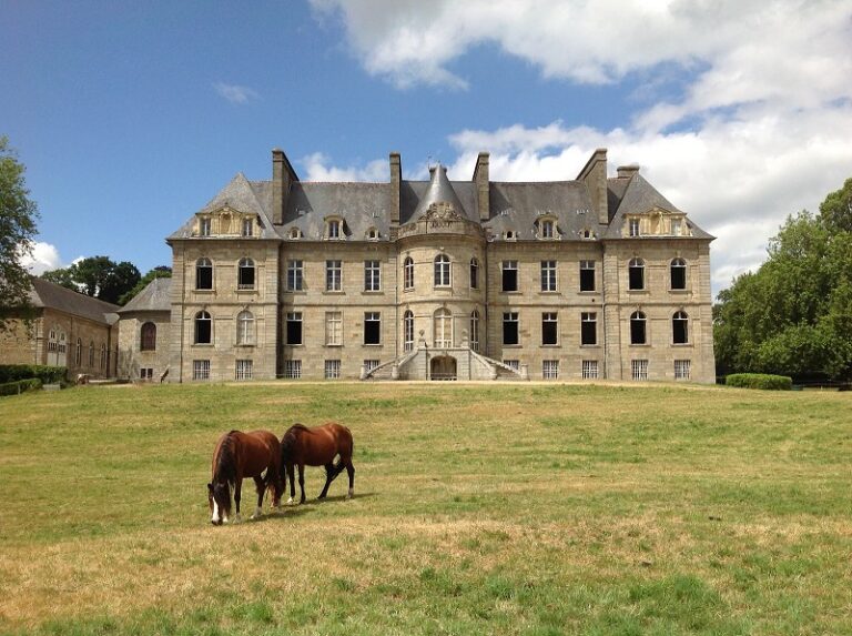 Vente du château de Robien – Noblesse & Royautés