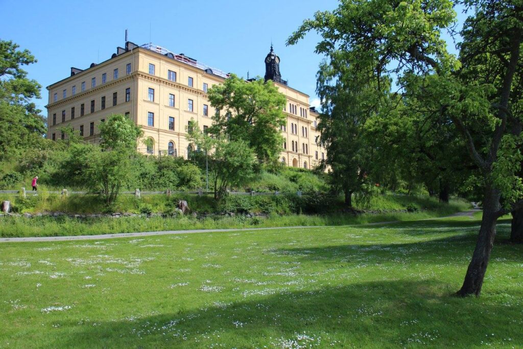 Estelle de Suède scolarisée au « Campus Manilla » – Noblesse & Royautés