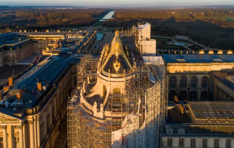 Vue aérienne de la Chapelle royale de Versailles – Noblesse & Royautés
