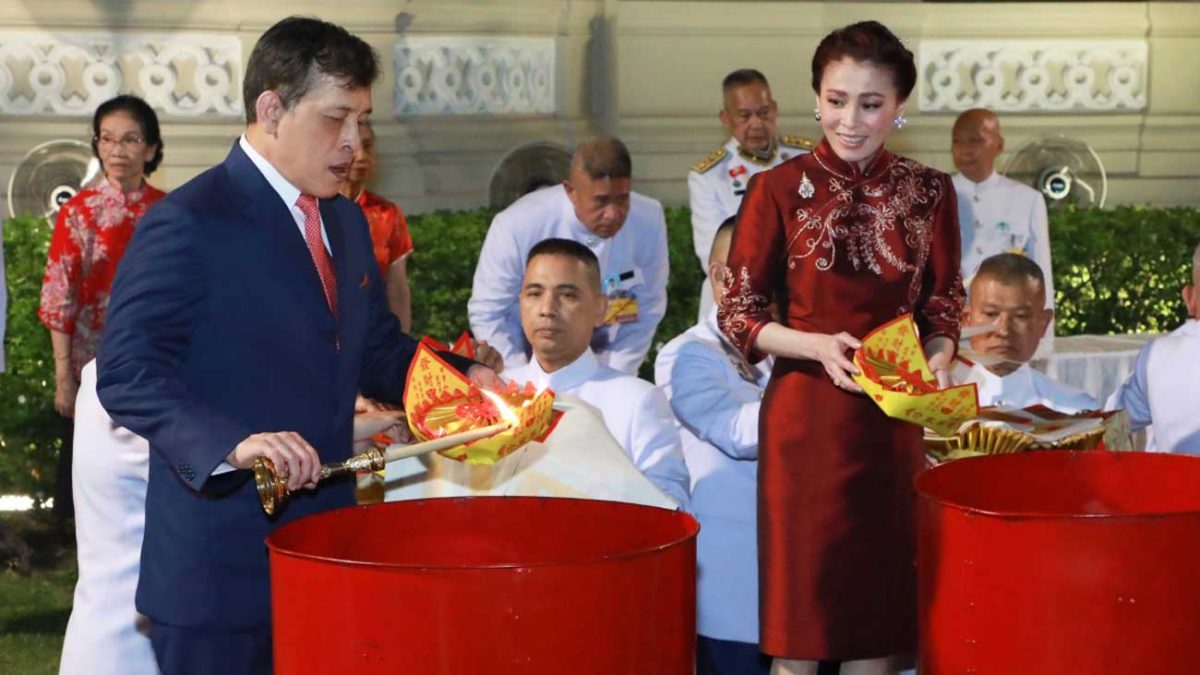 Le roi et la reine de Thaïlande célèbrent le Nouvel An chinois ...
