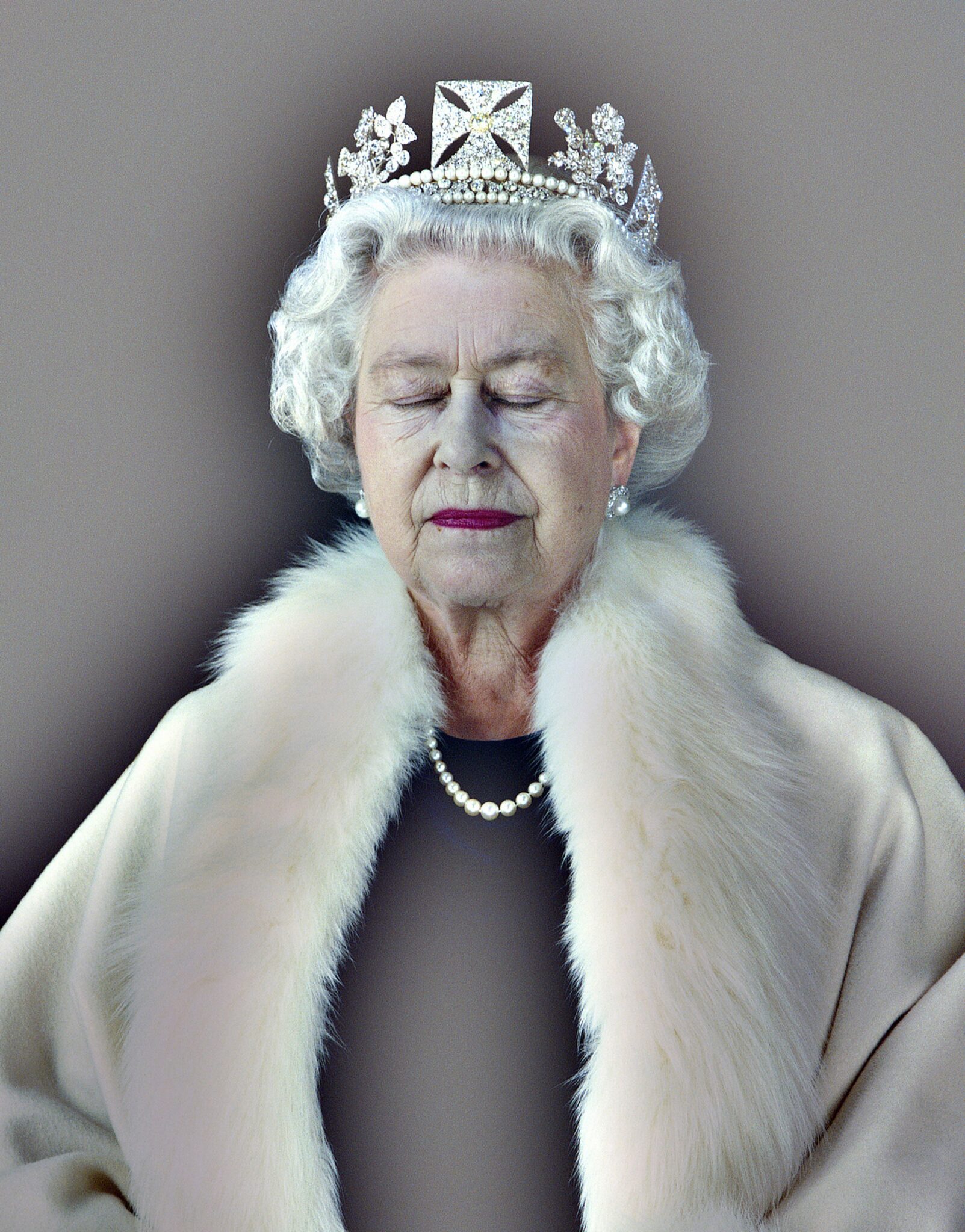 Portrait d’Elizabeth II par Chris Levine – Noblesse & Royautés