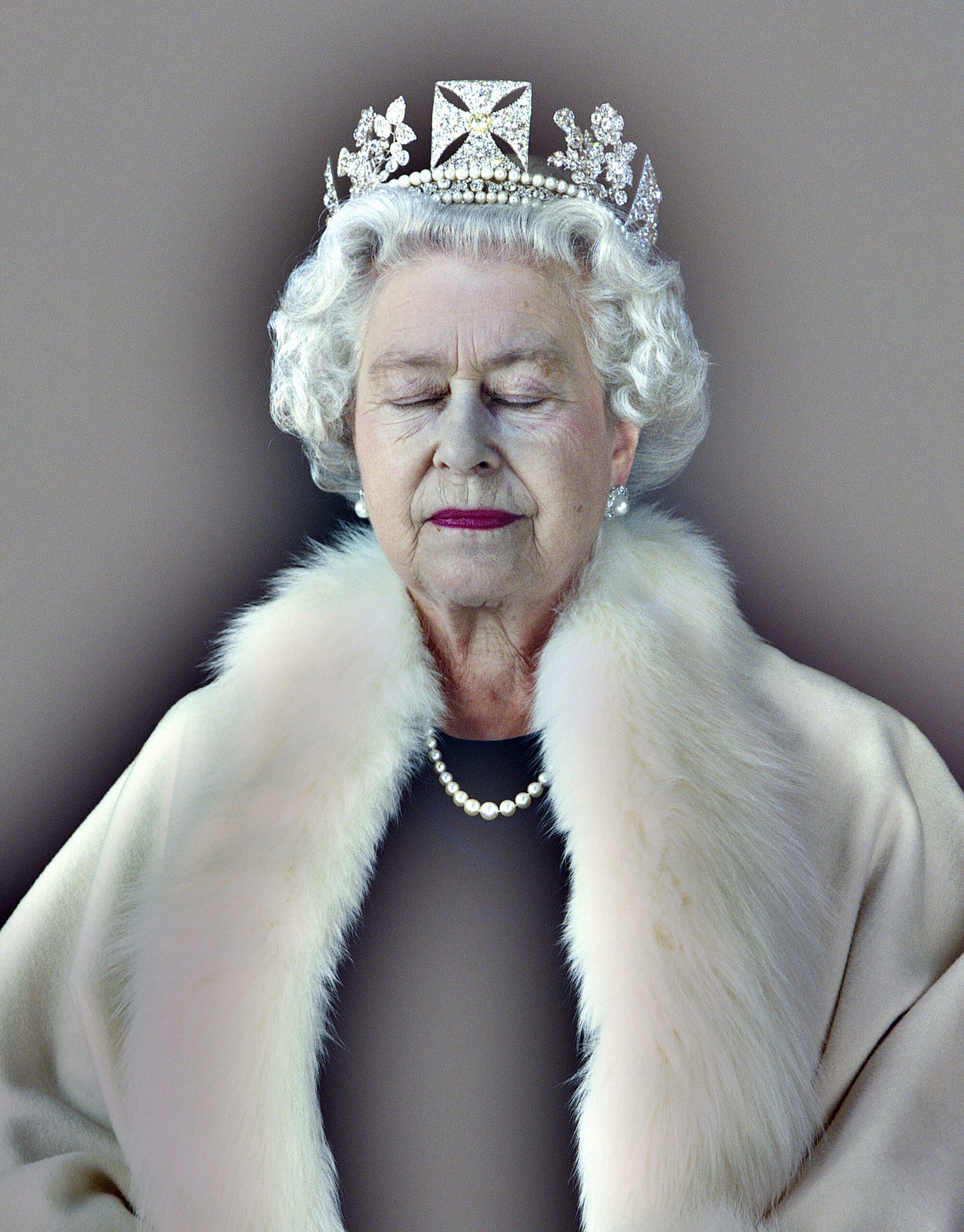 Portrait d’Elizabeth II par Chris Levine – Noblesse & Royautés