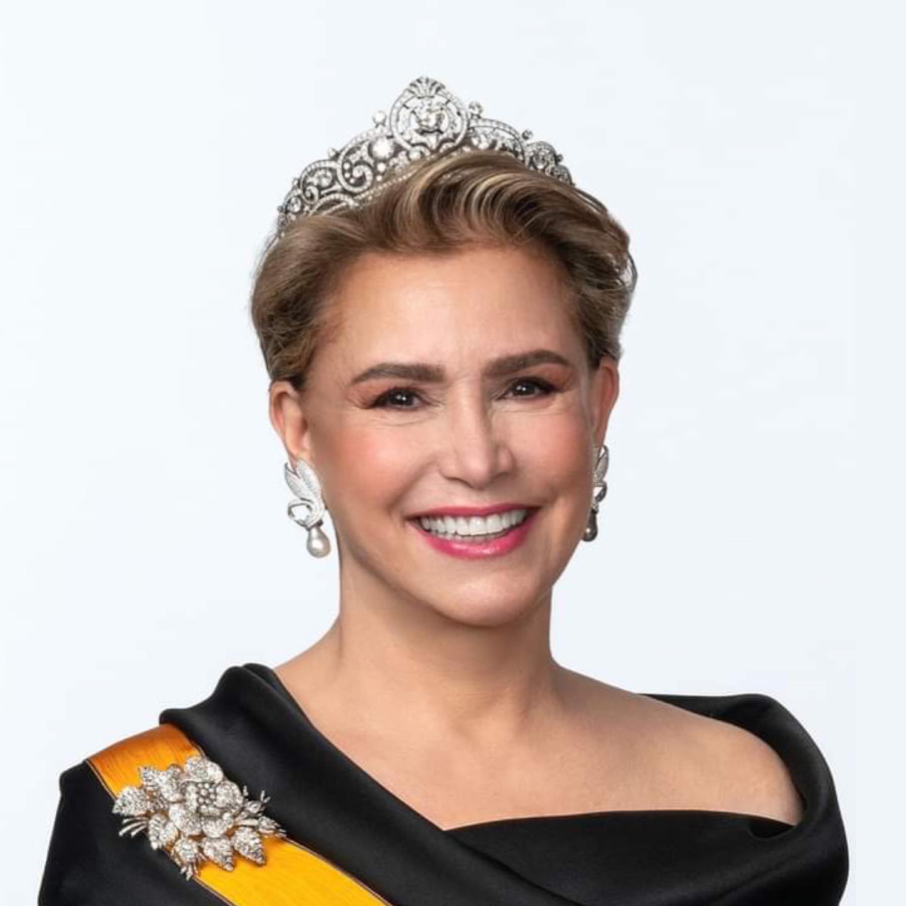 Nouveau portrait officiel de Maria Teresa de Luxembourg – Noblesse ...