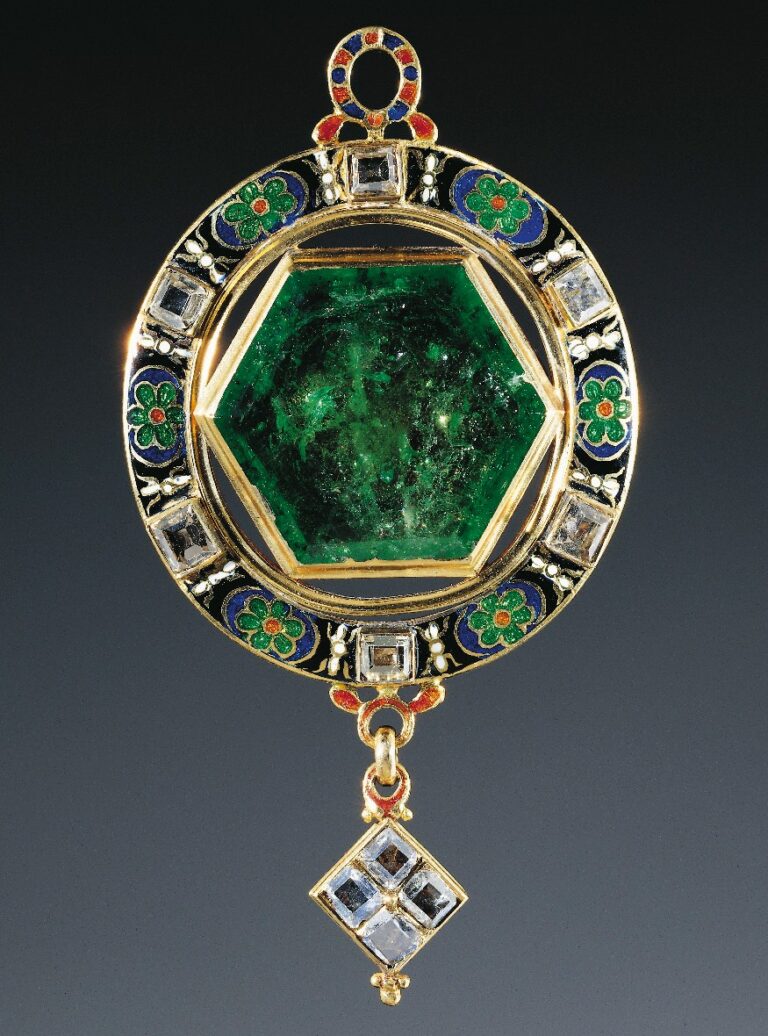 Emeraude d’Elizabeth I – Noblesse & Royautés
