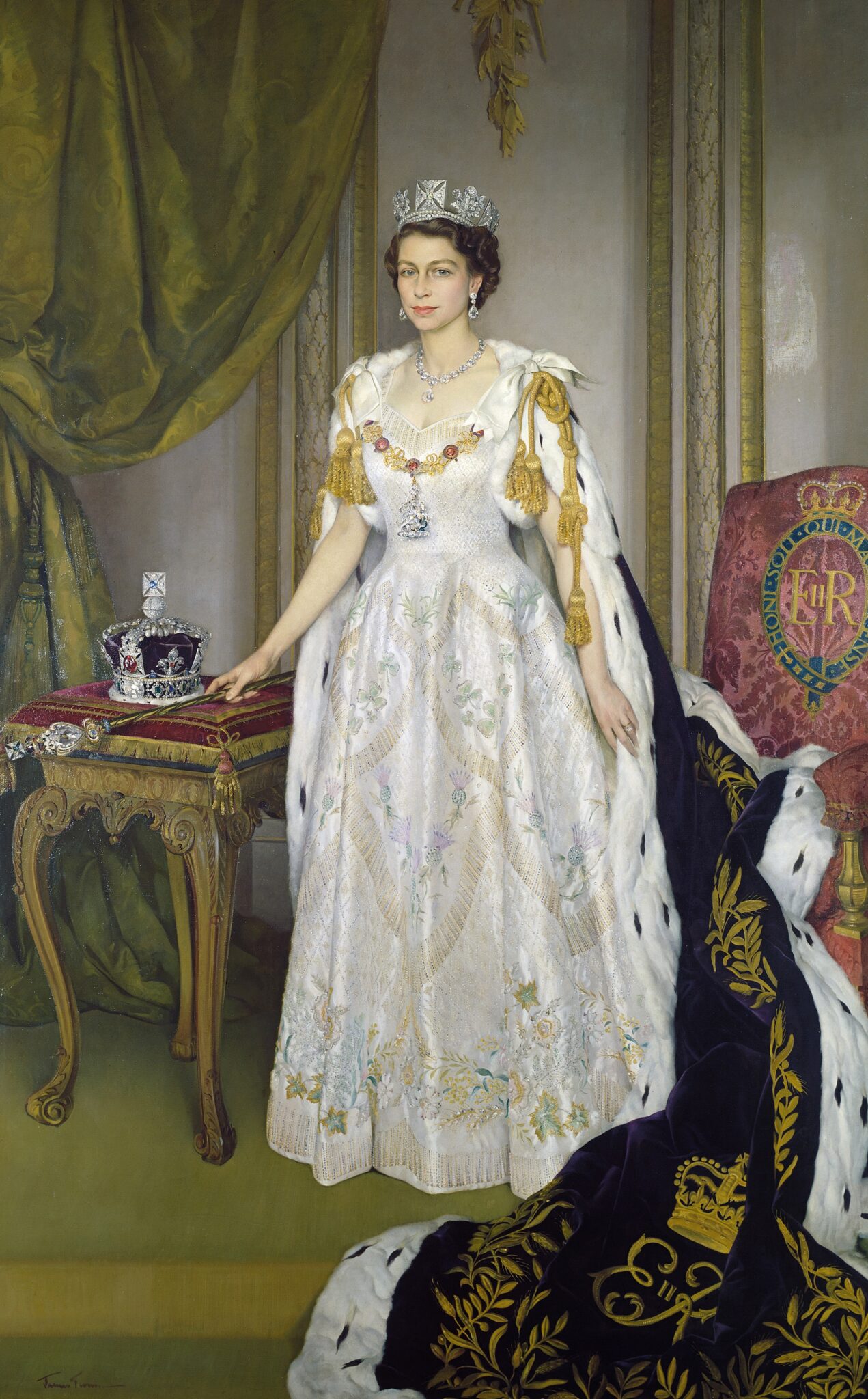 Elizabeth II par Sir James Gunn – Noblesse & Royautés