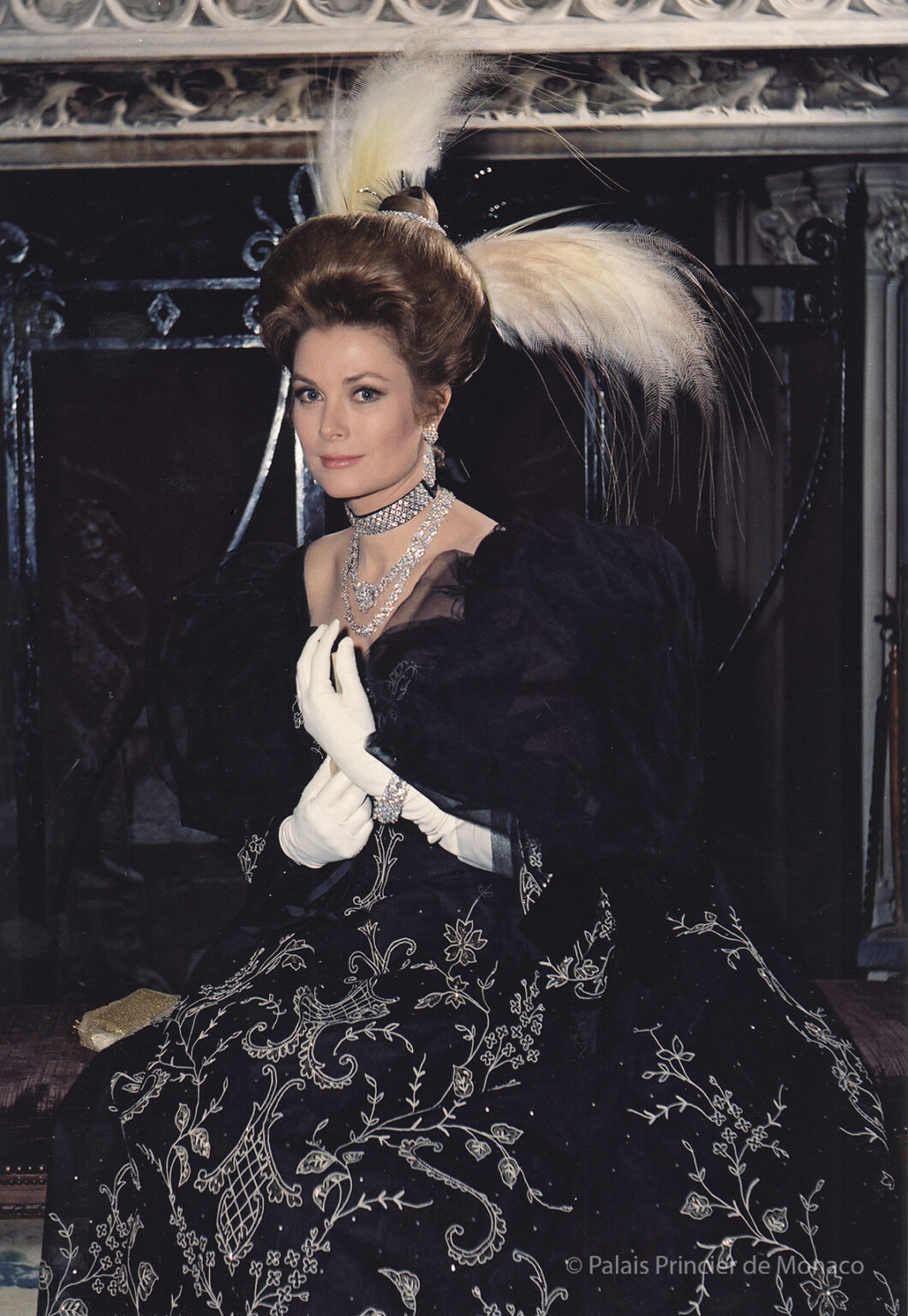 Archives : Grace de Monaco au Bal paré en 1968 – Noblesse & Royautés