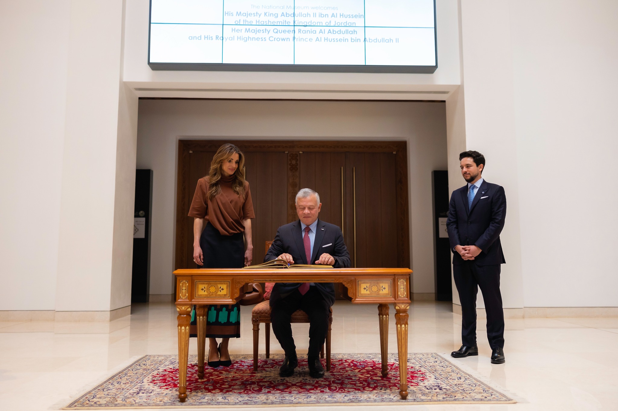 Abdallah, Rania et Hussein de Jordanie à Mascate – Noblesse & Royautés