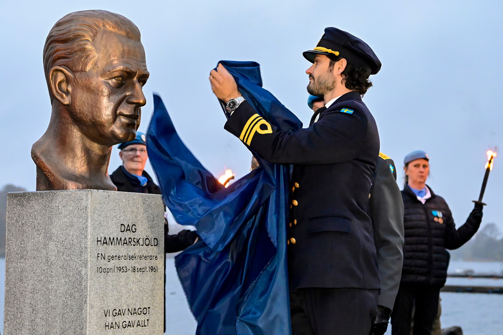 Carl Philip de Suède rend hommage à Dag Hammarskjöld – Noblesse & Royautés