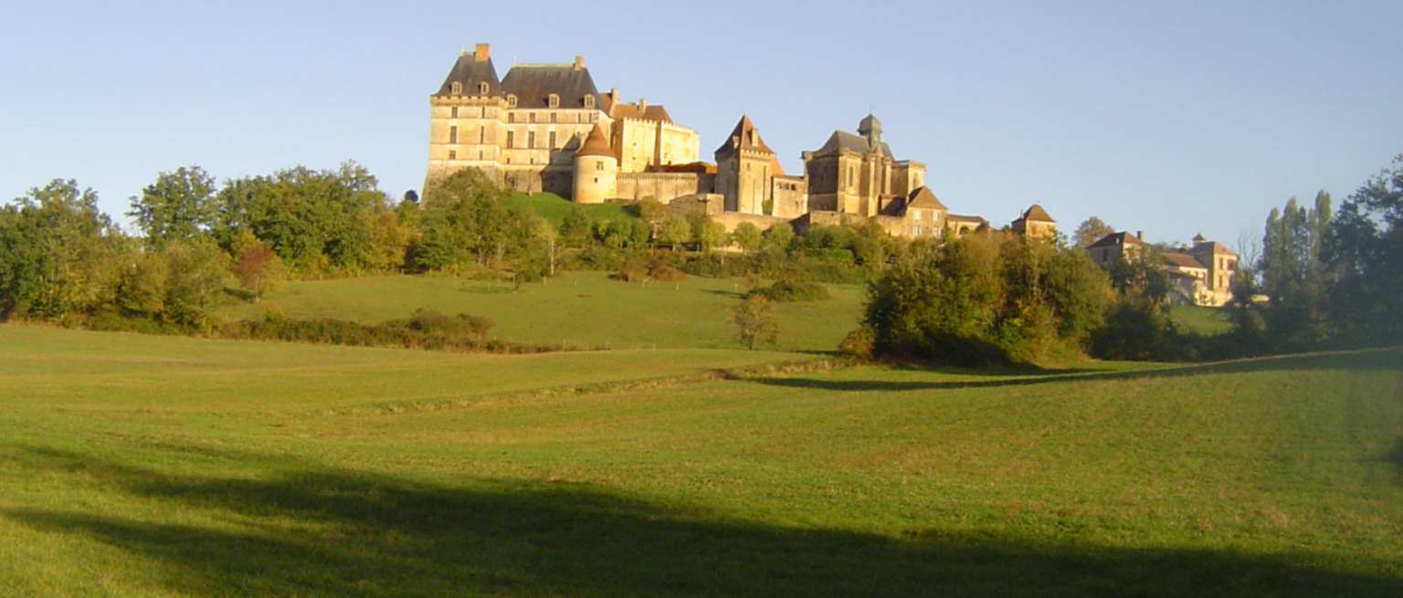 Château de Biron – Noblesse & Royautés