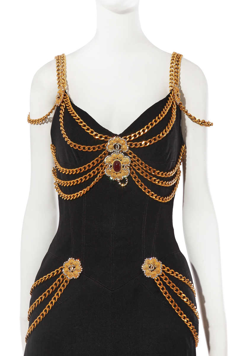 Vente de 252 créations de Karl Lagerfeld de Mouna Ayoub – Noblesse ...