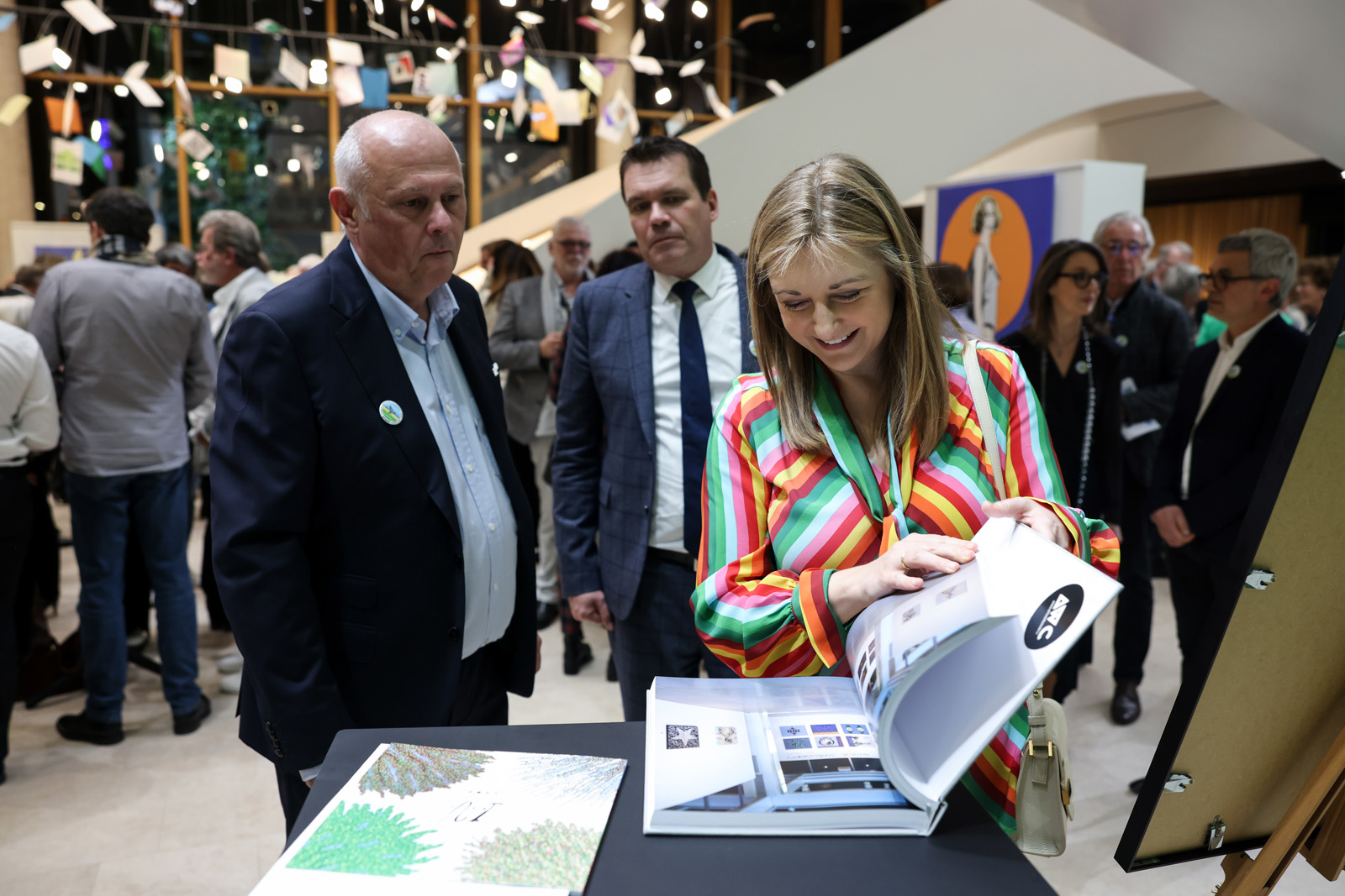 Stéphanie de Luxembourg à l’exposition des oeuvres d’Armand ...