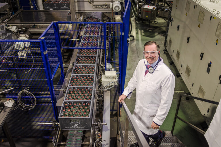 Guillaume de Luxembourg visite les eaux minérales naturelles Sources ...