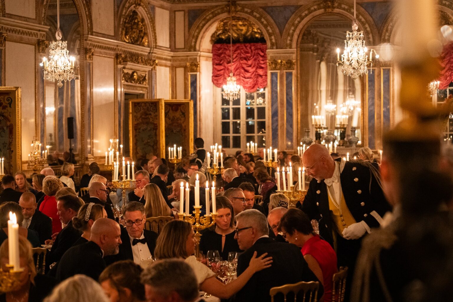 Menu du dîner de gala au Palais royal de Stockholm – Noblesse & Royautés