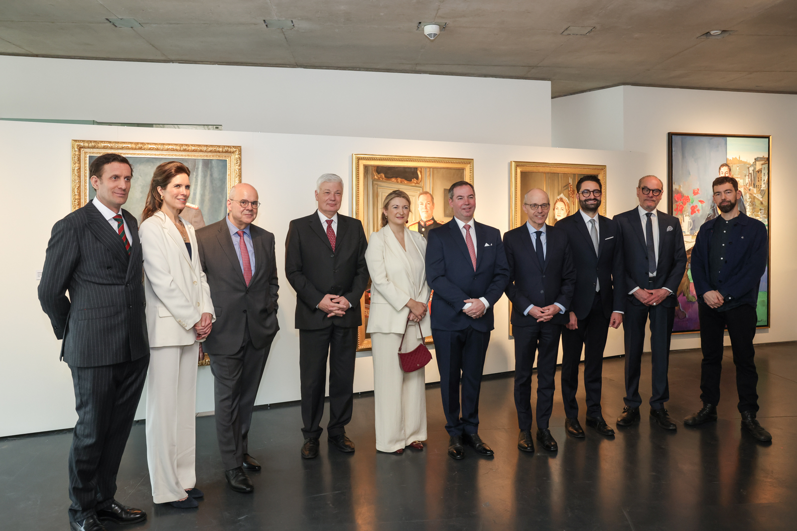 Présentation des portraits officiels de Guillaume et Stéphanie de ...