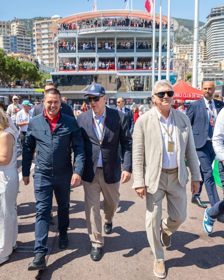 Albert de Monaco encourage le pilote Charles Leclerc – Noblesse & Royautés