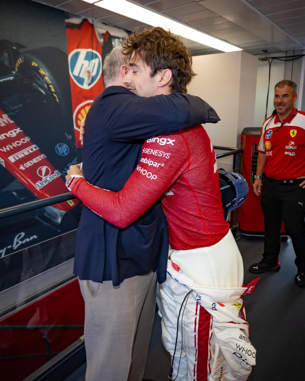 Albert de Monaco encourage le pilote Charles Leclerc – Noblesse & Royautés